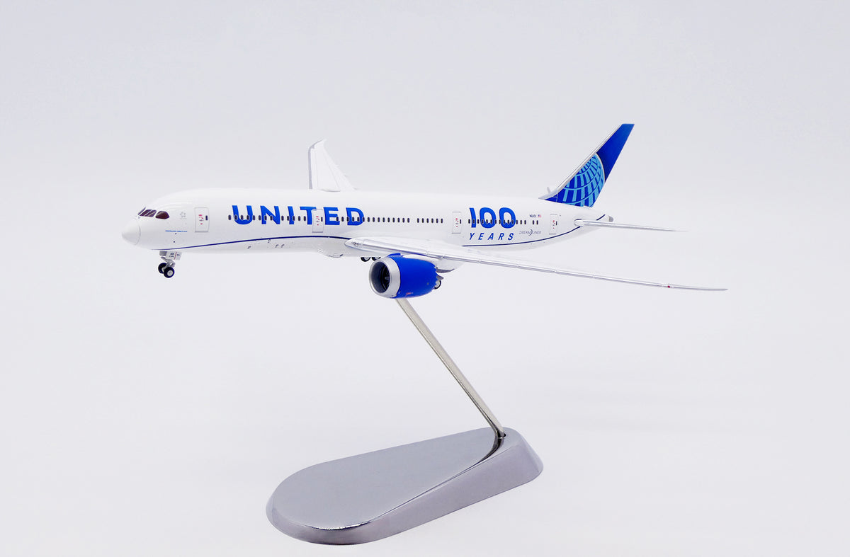 United Airlines Boeing 787-9 with Flaps Down "100 Years," Livery Gemin ...